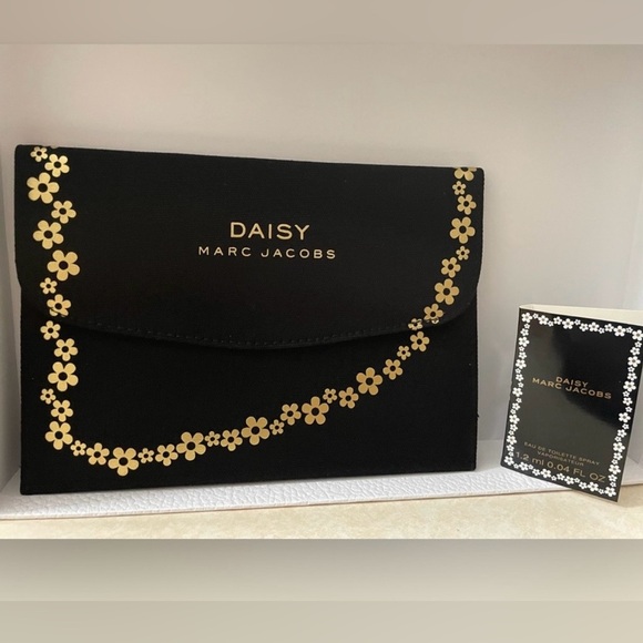 Marc Jacobs | Bags | Marcjacobs Daisy Black Pouch With Gold Flower ...
